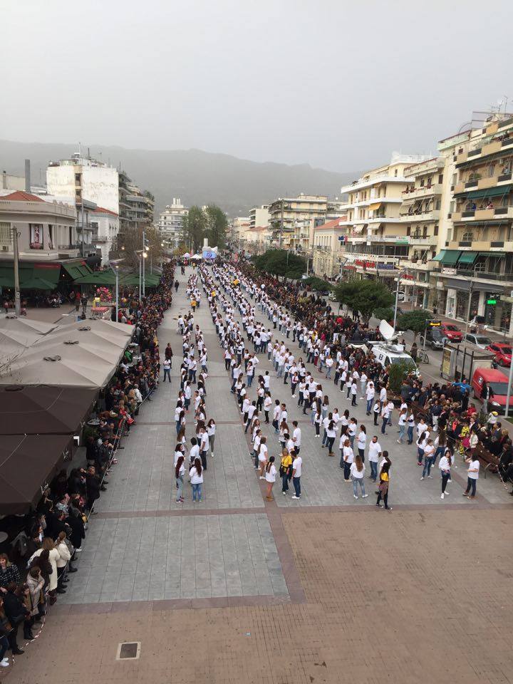 ΕΝΤΥΠΩΣΙΑΣΕ ΓΙΑ ΤΟ ΡΕΚΟΡ ΓΚΙΝΕΣ Η ΚΑΛΑΜΑΤΑ ΧΟΡΕΥΟΝΤΑΣ bachata ...