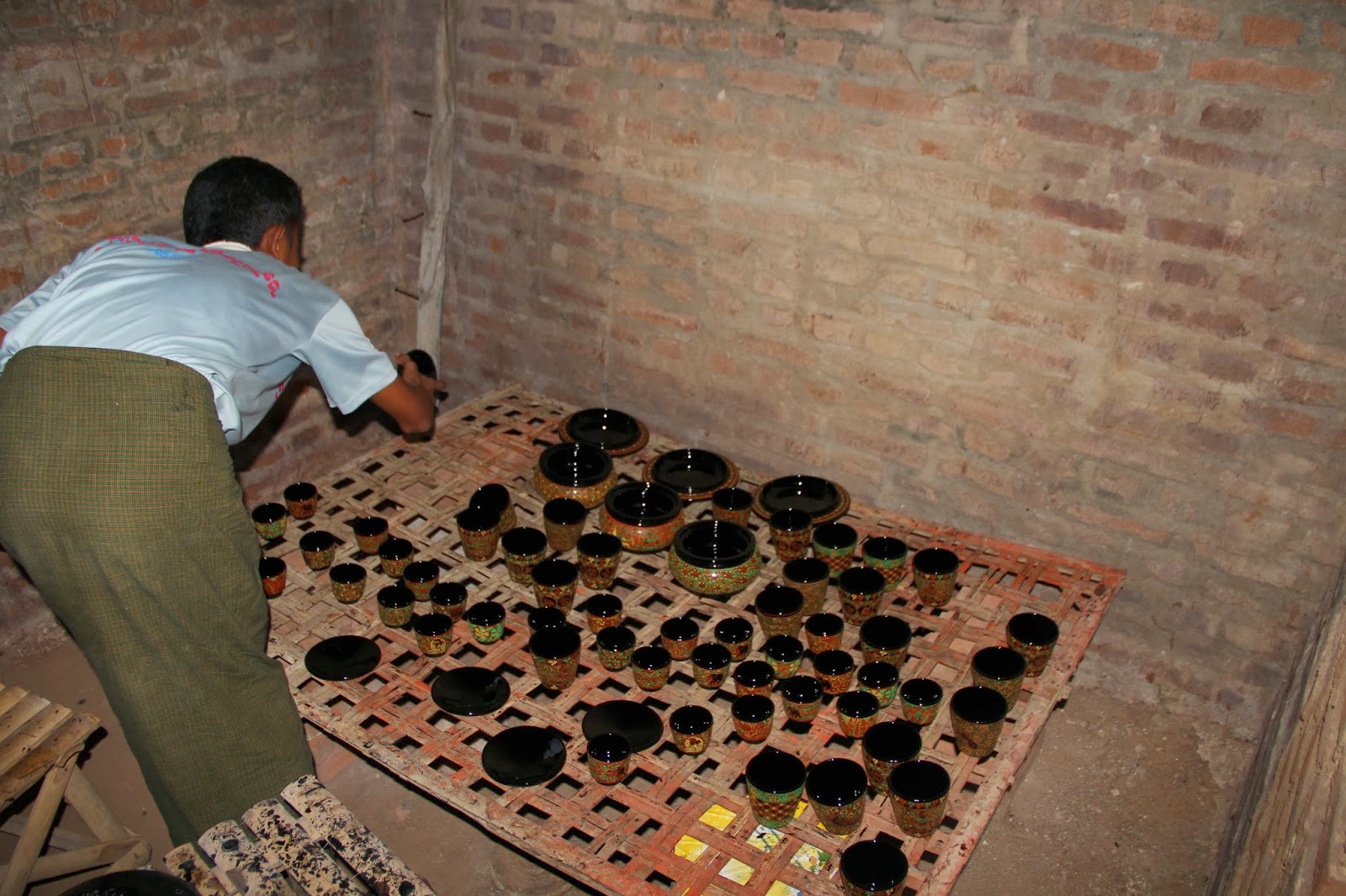 Cédric en Birmanie: Les fabriques de laques
