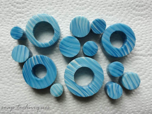 Soap Techniques : Embedded circles cold process soap