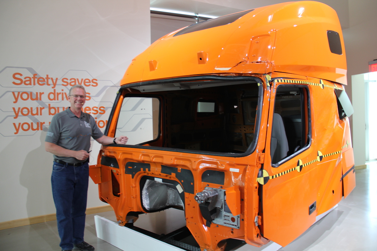 DIECIOCHO RUEDAS: QUE TAN SEGURAS SON LAS CABINAS DE CAMIONES…?