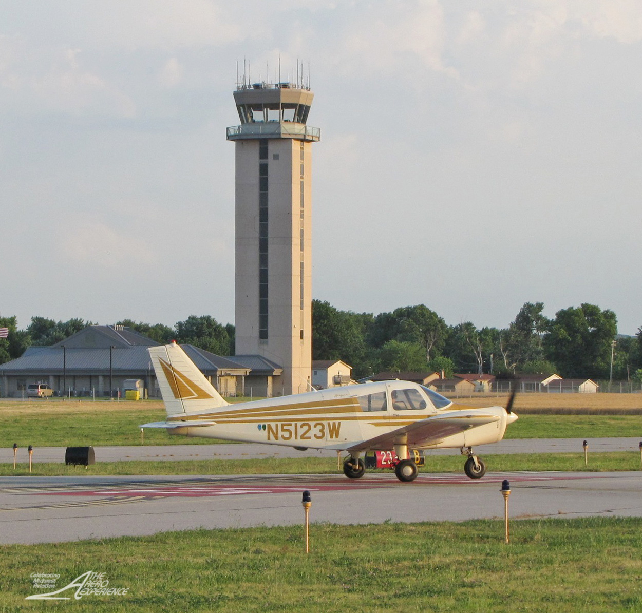 The Aero Experience: Flying With The Aero Experience: Piper Cherokee In ...