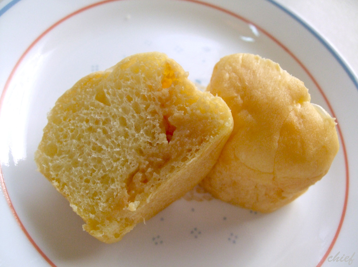 Froodie: The Cool and Casual Foodie: Pastel (yema-filled buns)