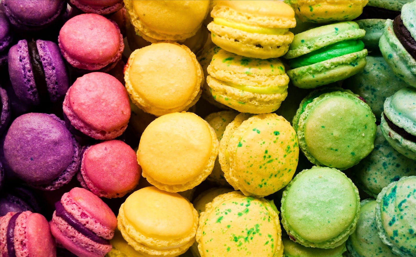 Paris Black & White: Macarons: seductive little biscuits