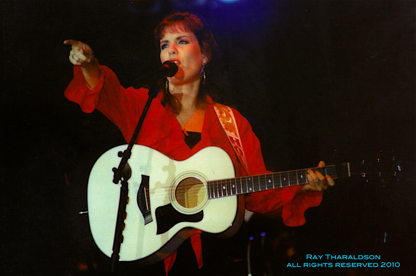 WRLTHD: Holly Dunn, 59, Country Singer-Songwriter, Dies