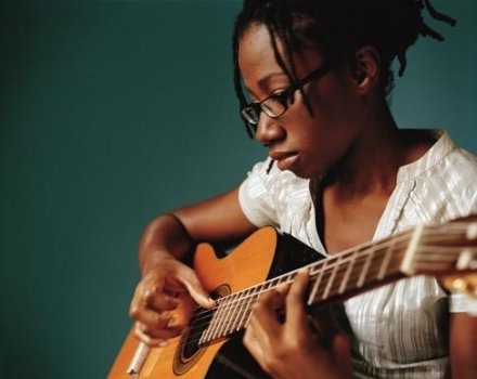 BLOGS IN BRIEF: Bukola Elemide, aka “Aṣa” involved in road accident in ...