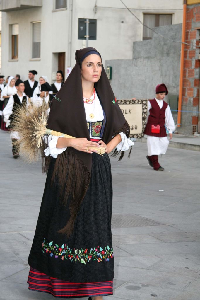 Sardinian Folk Costumes - Costumi Sardi: Gergei/Xrexèi