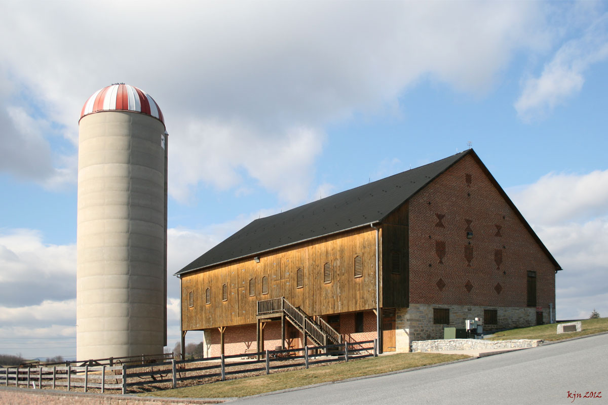 The Outskirts of Suburbia: Sollenberger Barn at Norlo Park