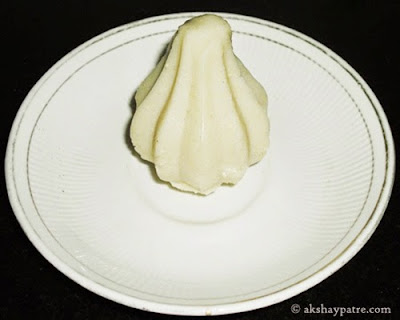 Vidyas Veg Recipes: Ukadiche Modak using mould - Ganesh Chaturthi ...