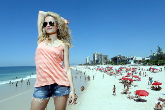 Portal RebeldeS BR: Nossa Diva Lua Blanco na praia