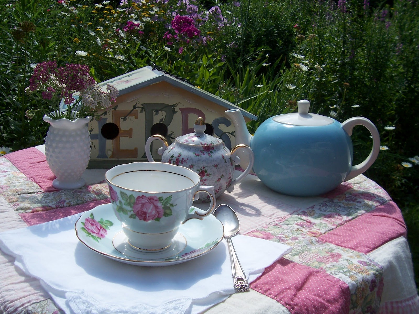 Two Cottages And Tea: Tea In The Garden