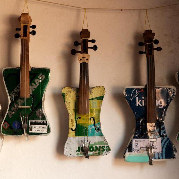 INSTRUMENTOS MUSICAIS INUSITADOS
