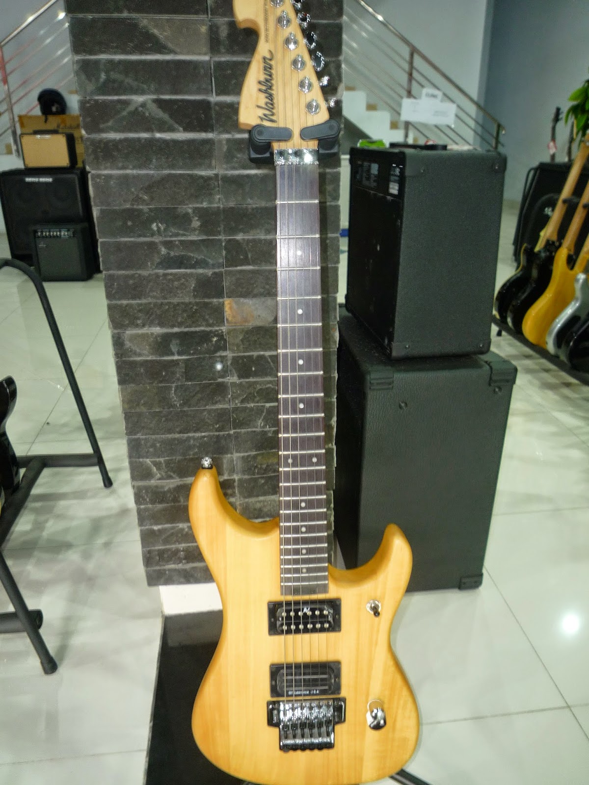 SerbaOke: REVIEW : Washburn N2 Nuno Bettencourt series