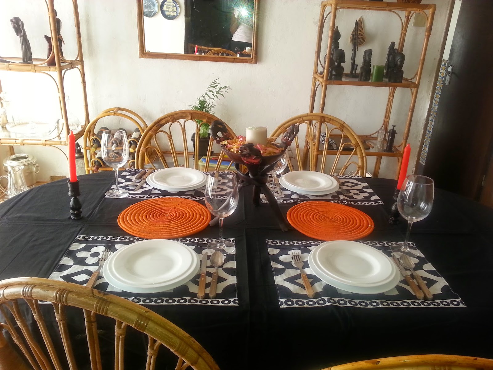 África de coração : Mesa com samakaka - pano típico de Angola