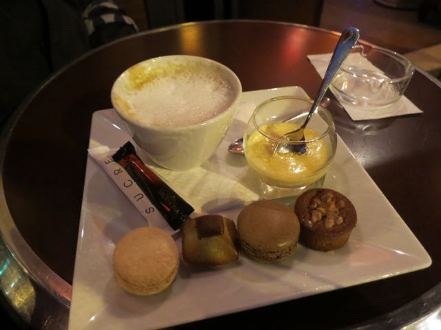 No Doors: Cafe Gourmand in Paris