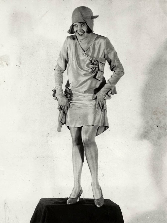 12 Interesting Vintage Photos Show the Beauty of Women's Legs From the ...