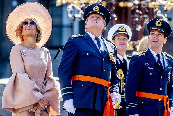 Dutch King and Dutch Queen attended a military award ceremony