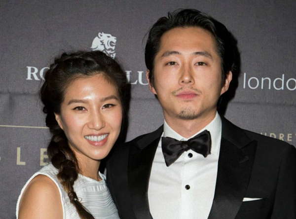 Steven Yeun comparte la primera foto de su bebé recién nacido - ASIABUM