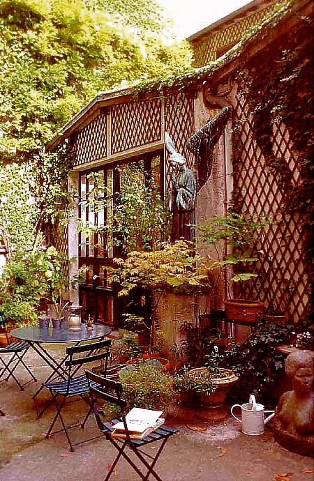 Petite Paris : Paris Pied-a-Terre 101