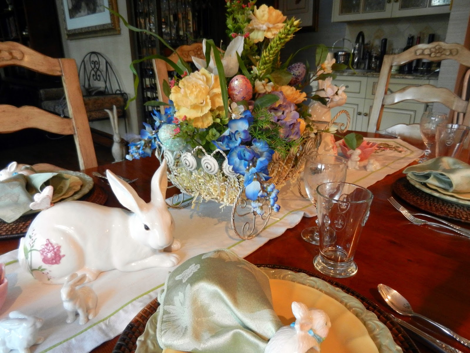 A Perfect Setting: A Happy Easter Setting!
