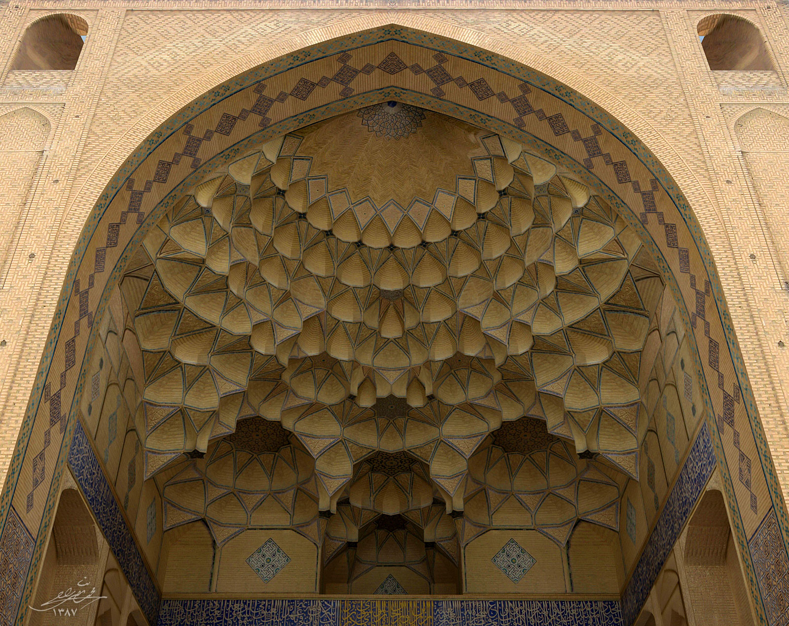 ISLAMIC ARCHITECTURE: Muqarnas