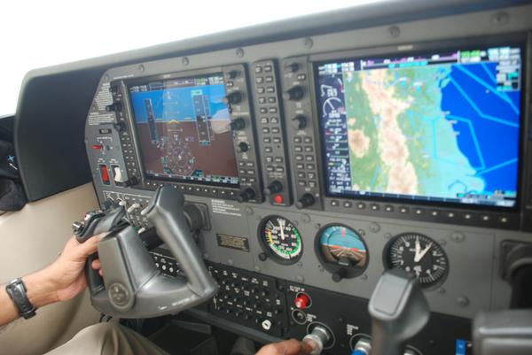 Jet Airlines: Cessna 182 Cockpit