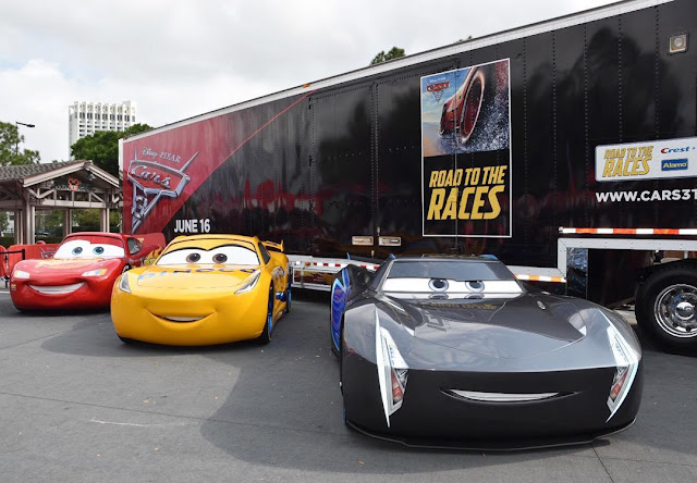 Cars 3 "Road To The Races" Tour Brings Life-Sized Lightning McQueen ...