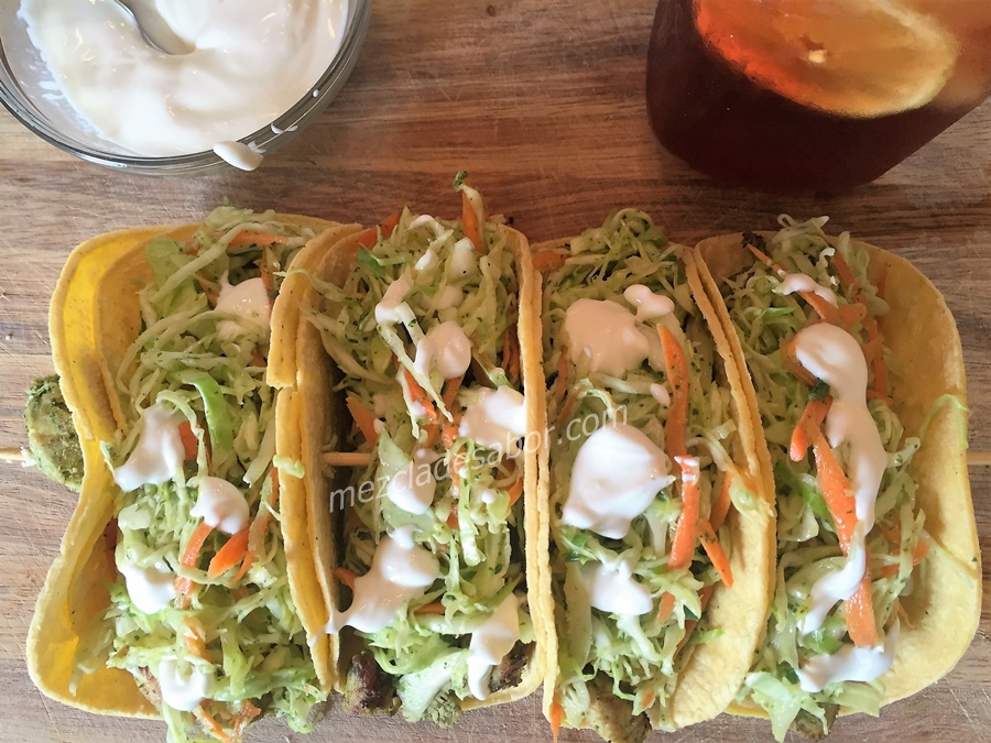 Tacos de Pollo en Salsa Chimichurri y Ensalada de Repollo | Mezcla De Sabor