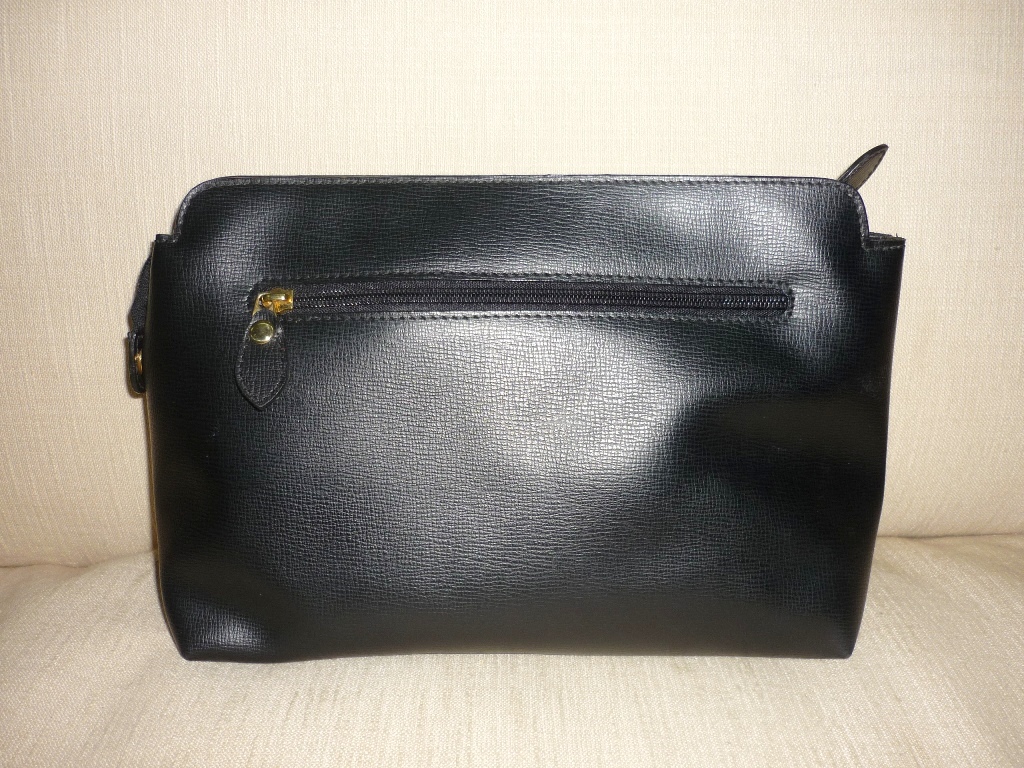 YUS BRANDED BAG: authentic satchi leather clutch bag