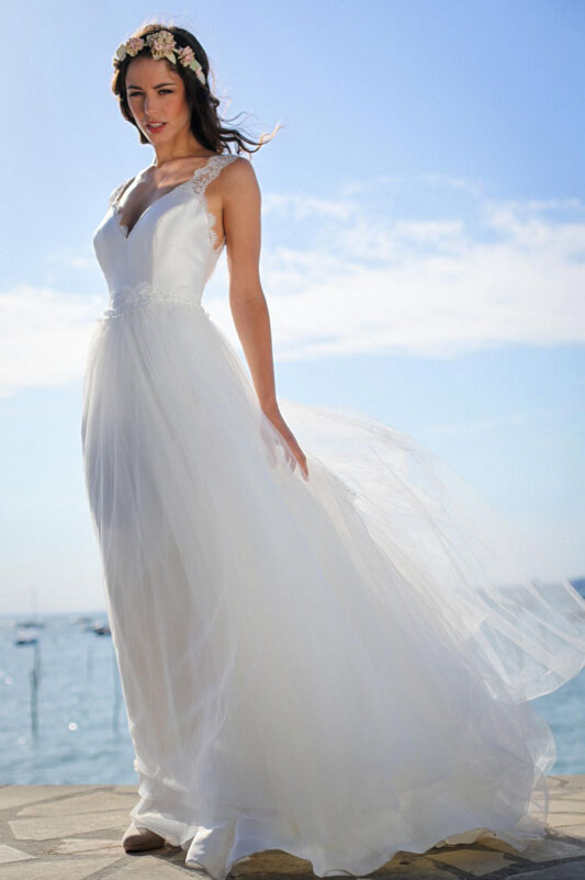Informal Beach Wedding Dresses For Summer | fashionable bridal ideas