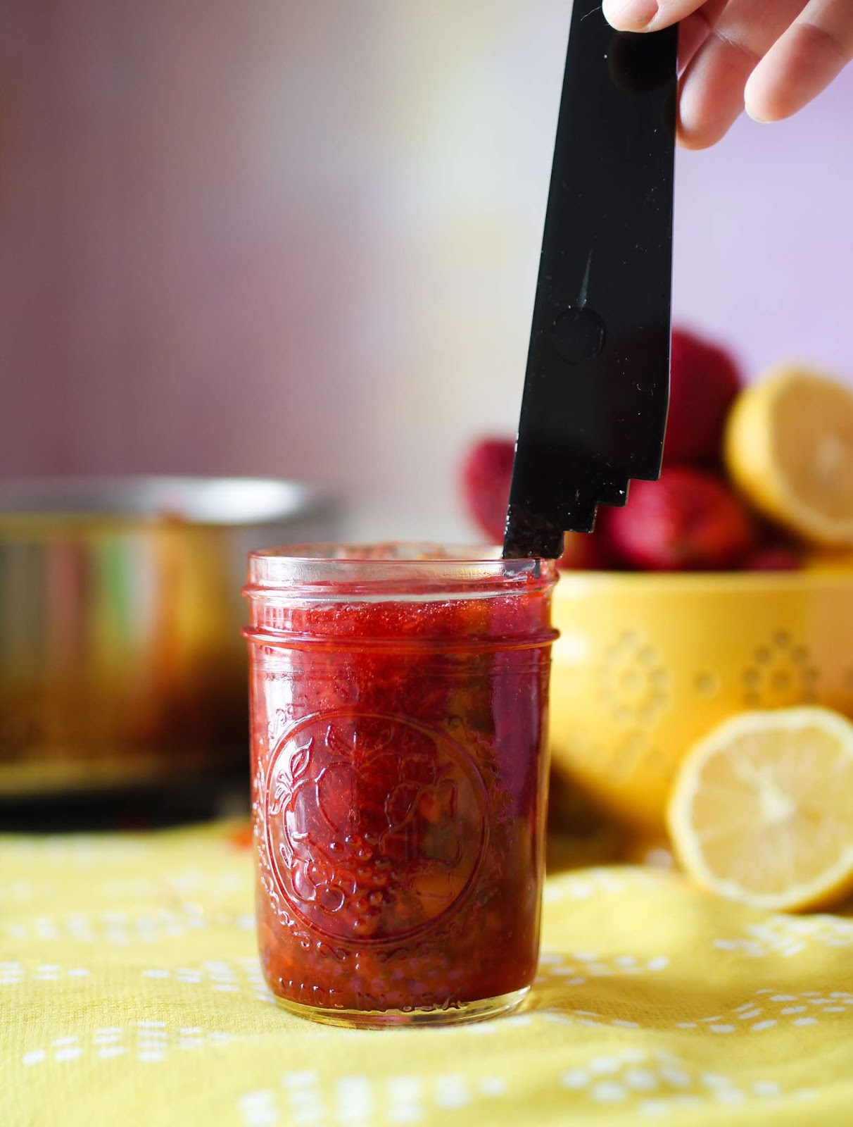 Here's How To Make The Easiest, Most Delicious Strawberry Lemonade ...