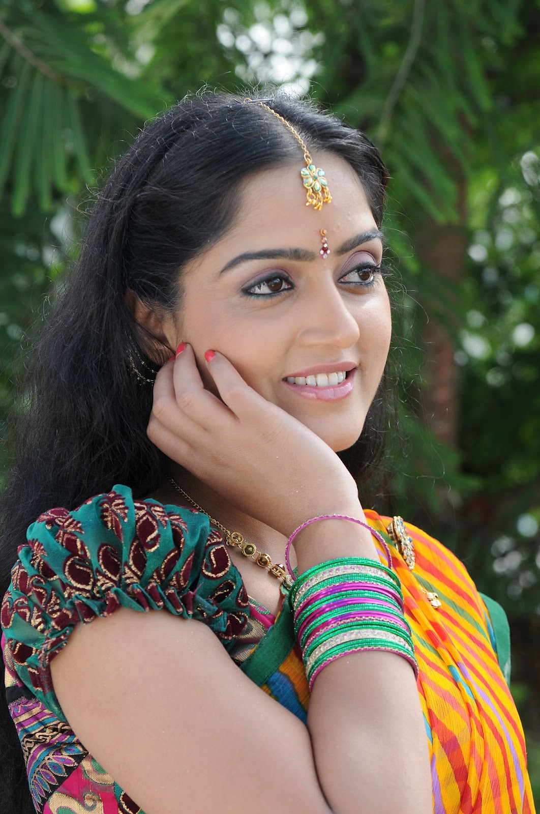 Telugu Actress: Divya Singh in Saree Cute Pictures