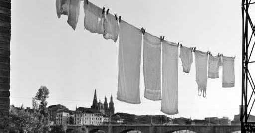 Ropa tendida junto al Ebro | Lavaderos públicos