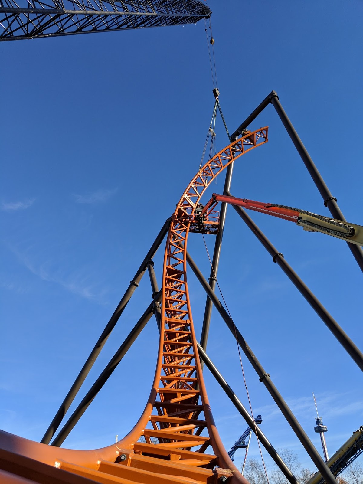 NewsPlusNotes: Carowinds Places Final Piece of Copperhead Strike Track!