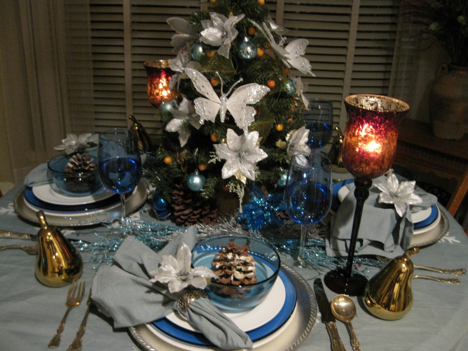 ~Tablescapes By Diane~: Christmas Tablescape In Blue.