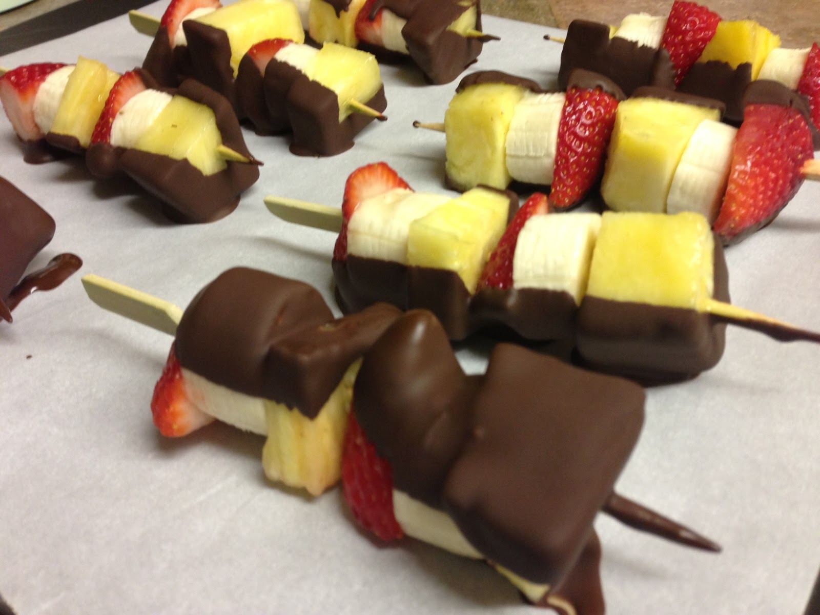 Pots, Pans & Paintbrushes: Chocolate Covered Banana Split Skewers