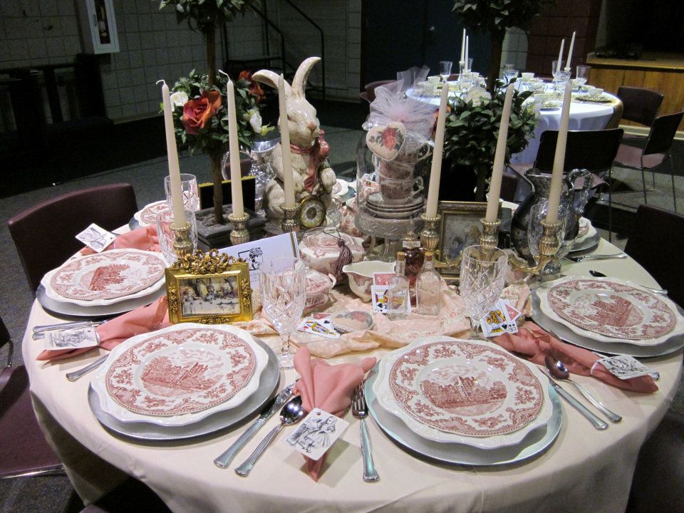 Our Little family: Alice in Wonderland Table