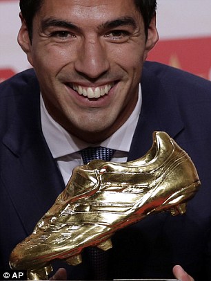 BLOG: Luis Suarez wins Golden Boot award for 2015/16 season - Photos