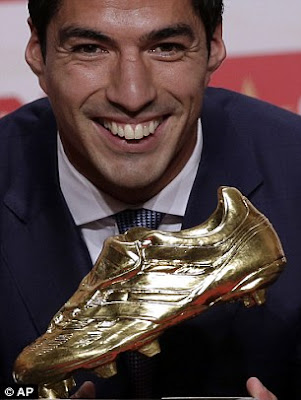 BLOG: Luis Suarez wins Golden Boot award for 2015/16 season - Photos