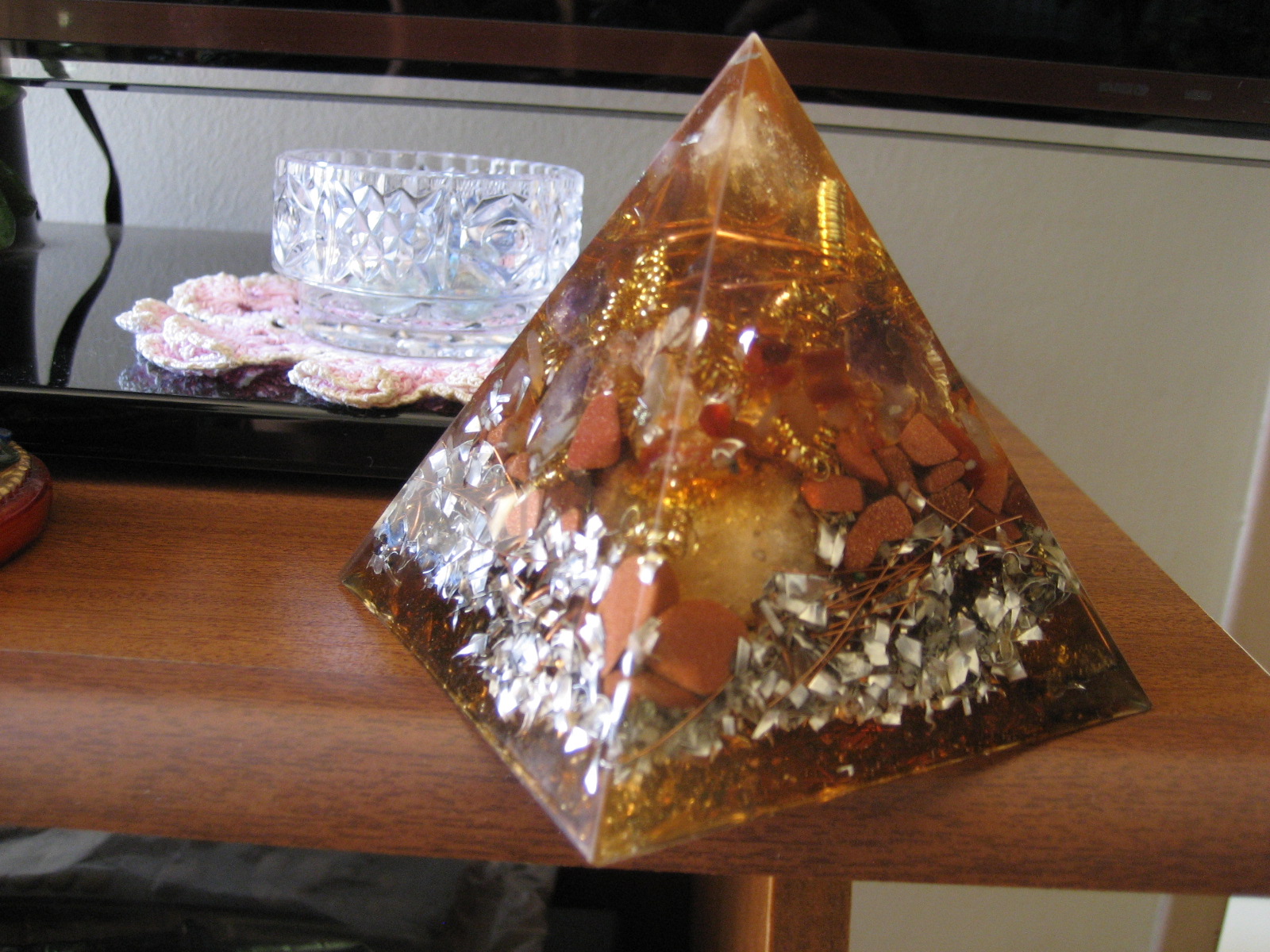 Orgonitas Yusmi: Piramides de orgonita