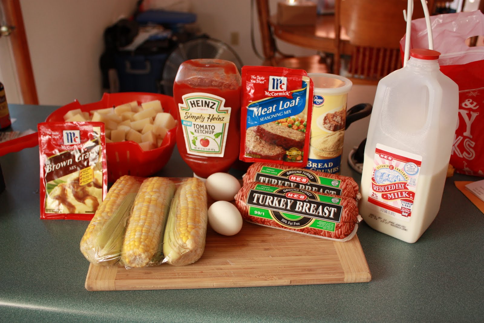 The Dinn3r Divas: Turkey Meatloaf, Garlic Herb Mashed Potatoes & Corn ...