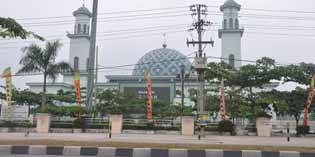 RAMZI SMART TRAVEL: Arafah mosque : a best mosque in Duri city to take ...