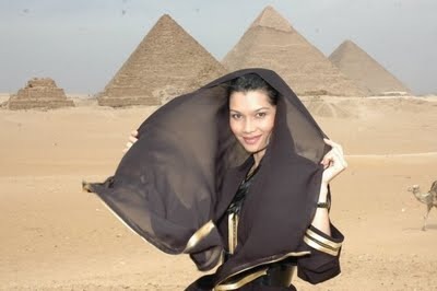 Myanmar Photo Collection: Thandar Hlaing's