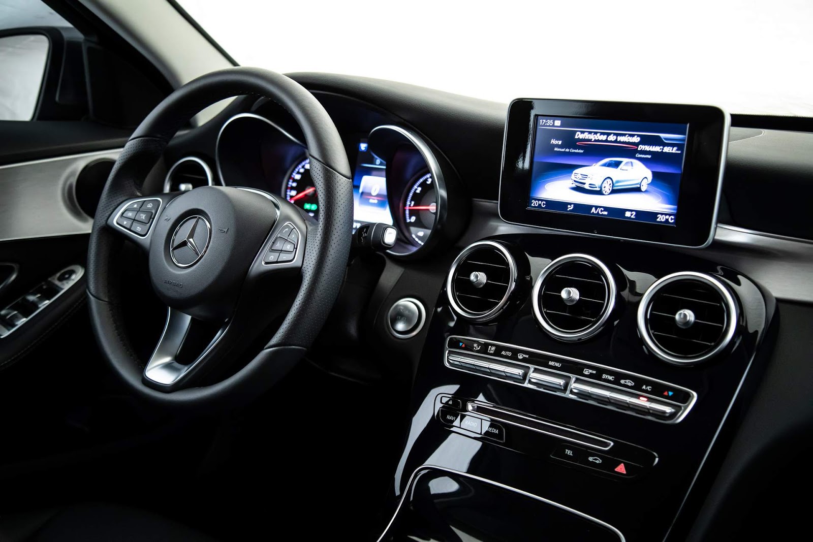 Mercedes C180 2018 é vendido com taxa zero em julho