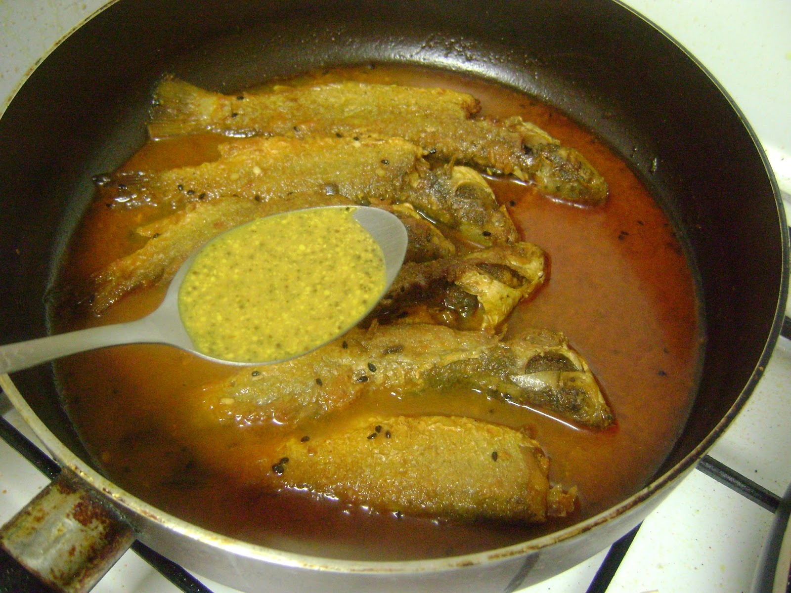 Bethica's Kitchen Flavours: Bata Maacher Jhaal (Bengali Fish Curry)