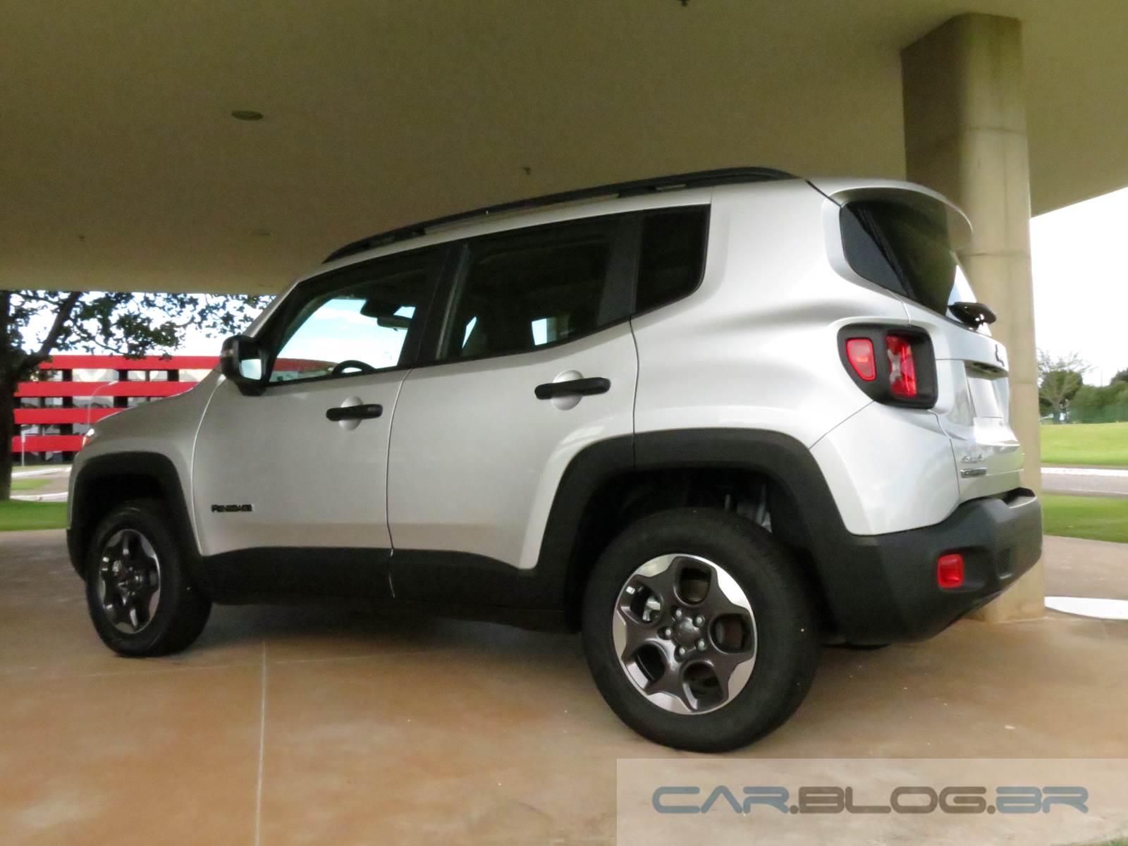 Jeep Renegade 2.0 Diesel: vídeo com detalhes das versões