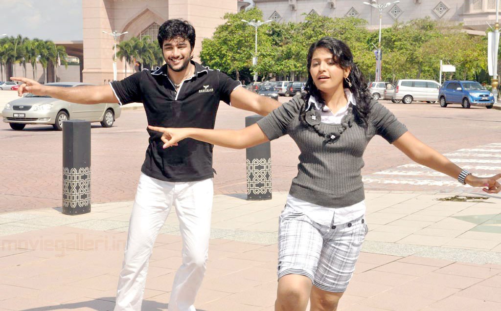 tamil cinema foto: Maharaja Movie Stills /Actor Sathya and Actress ...