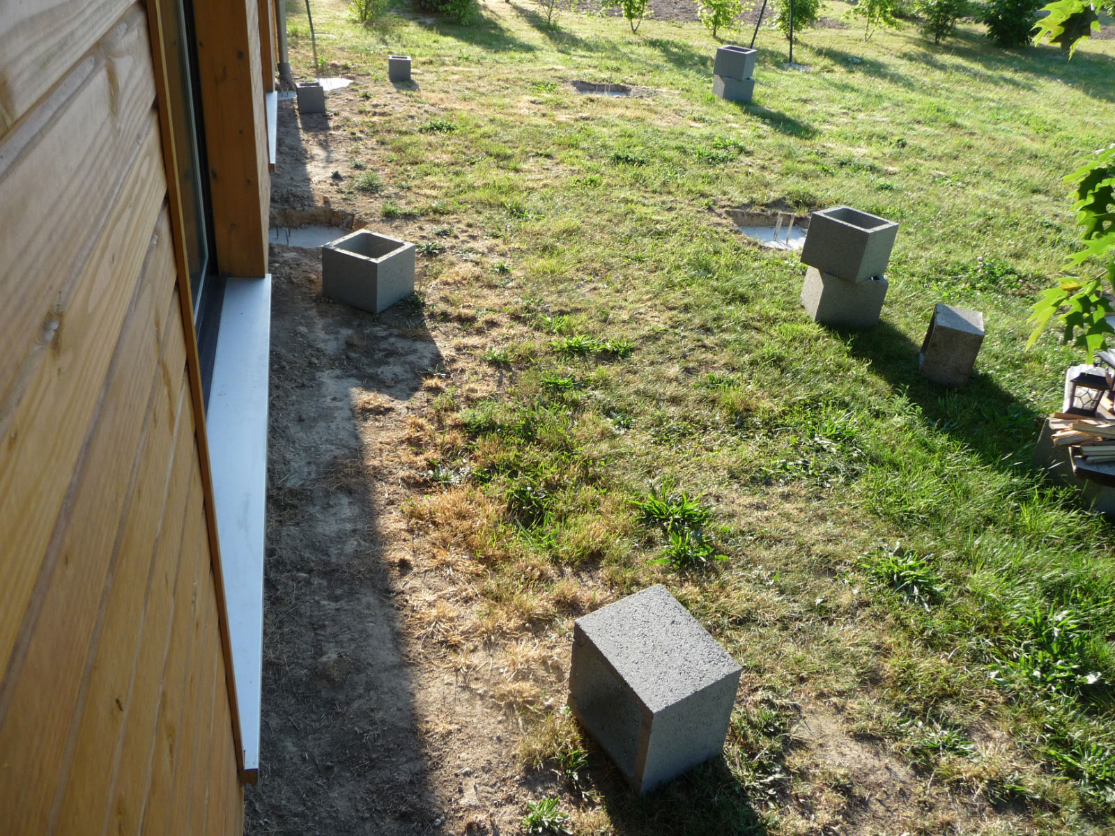 Construction d'une terrasse en bois: Préparer et couler les fondations