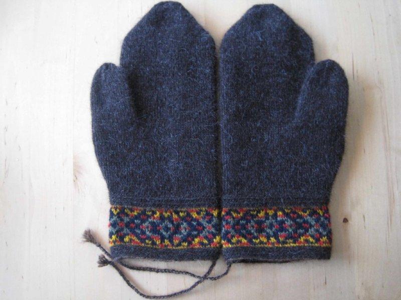 Lappone: Birthday mittens in Twined Knitting