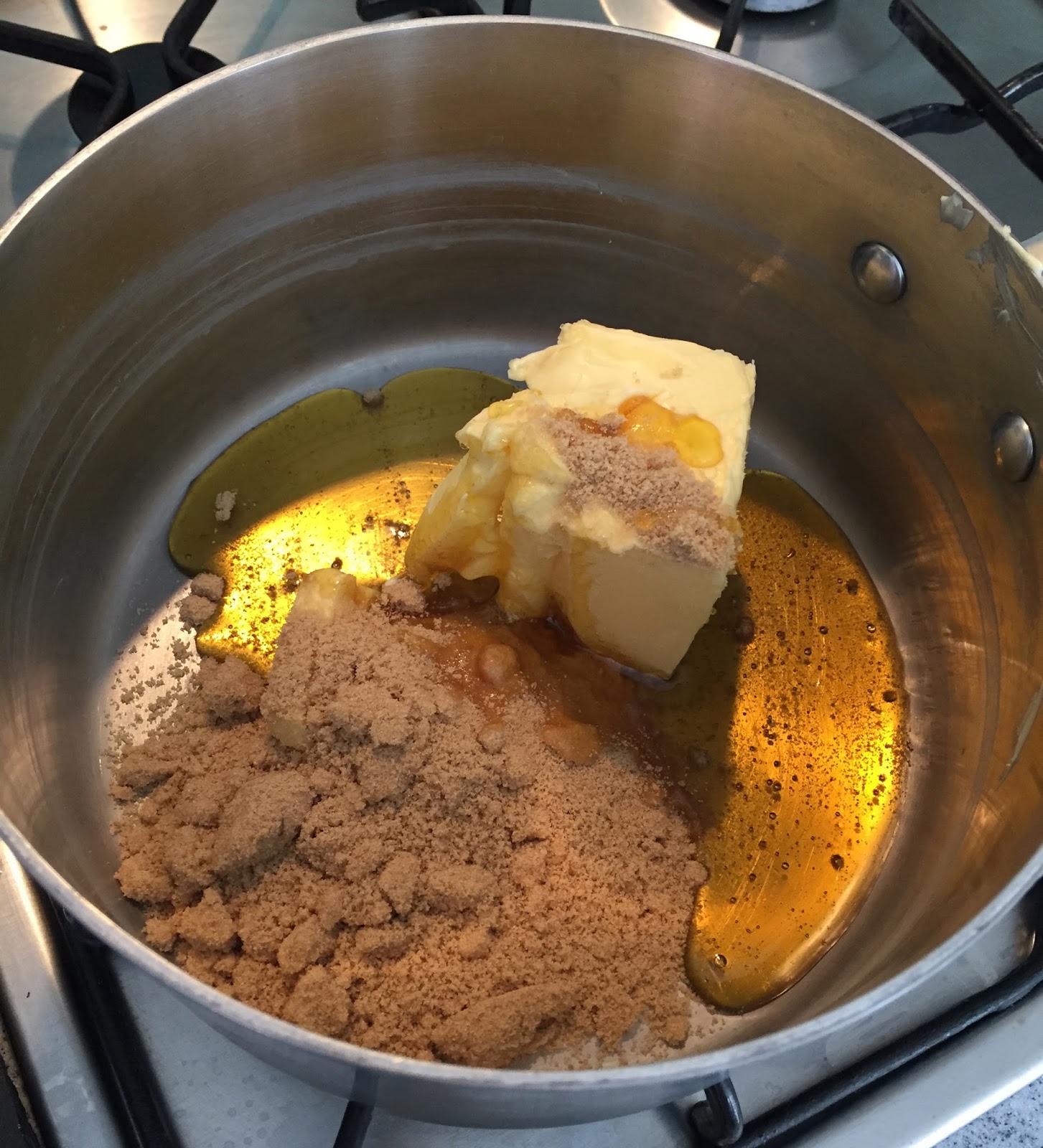 THIS LITTLE PIGGY LOVES FOOD!: CHOCOLATE & GOLDEN SYRUP FLAPJACKS