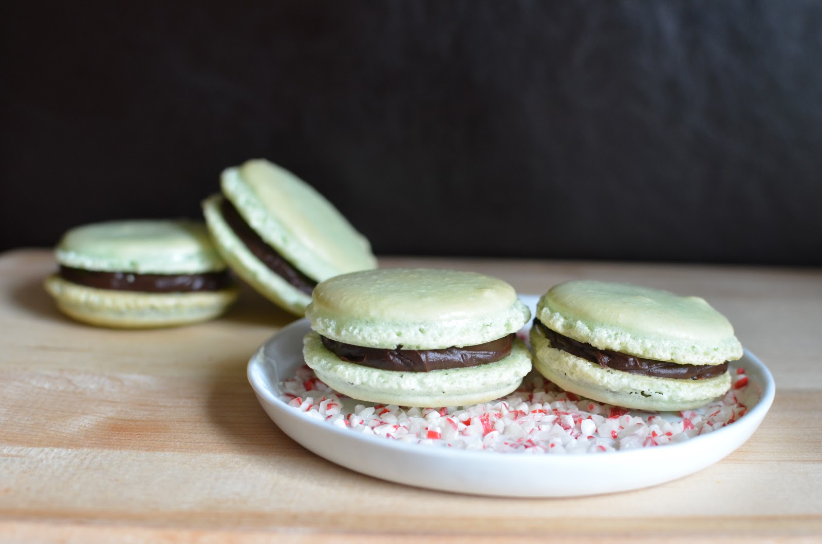 Playing with Flour: Macarons with mint chocolate ganache